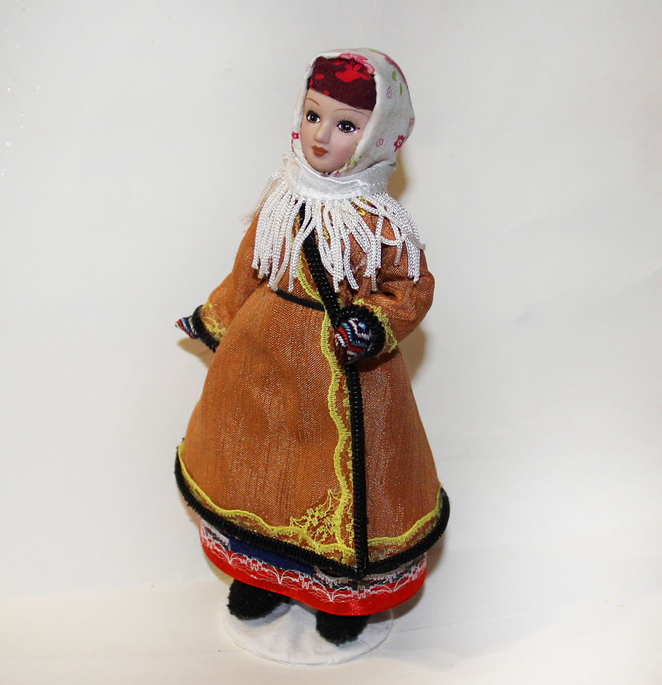Куклы в народных зимних русских костюмах