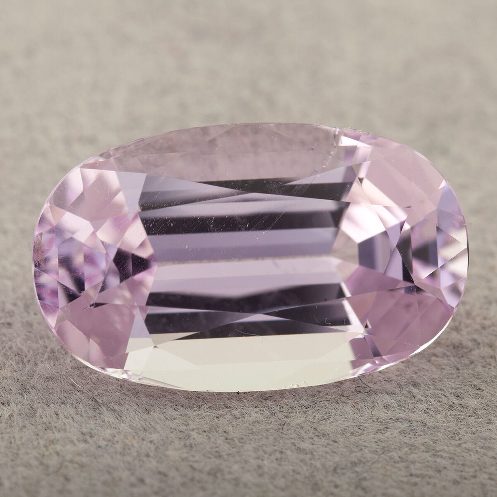 Фиолетовые камни