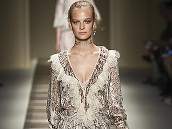 Романтичная коллекция Etro: 40 нежных и воздушных нарядов сезона весна-лето 2016